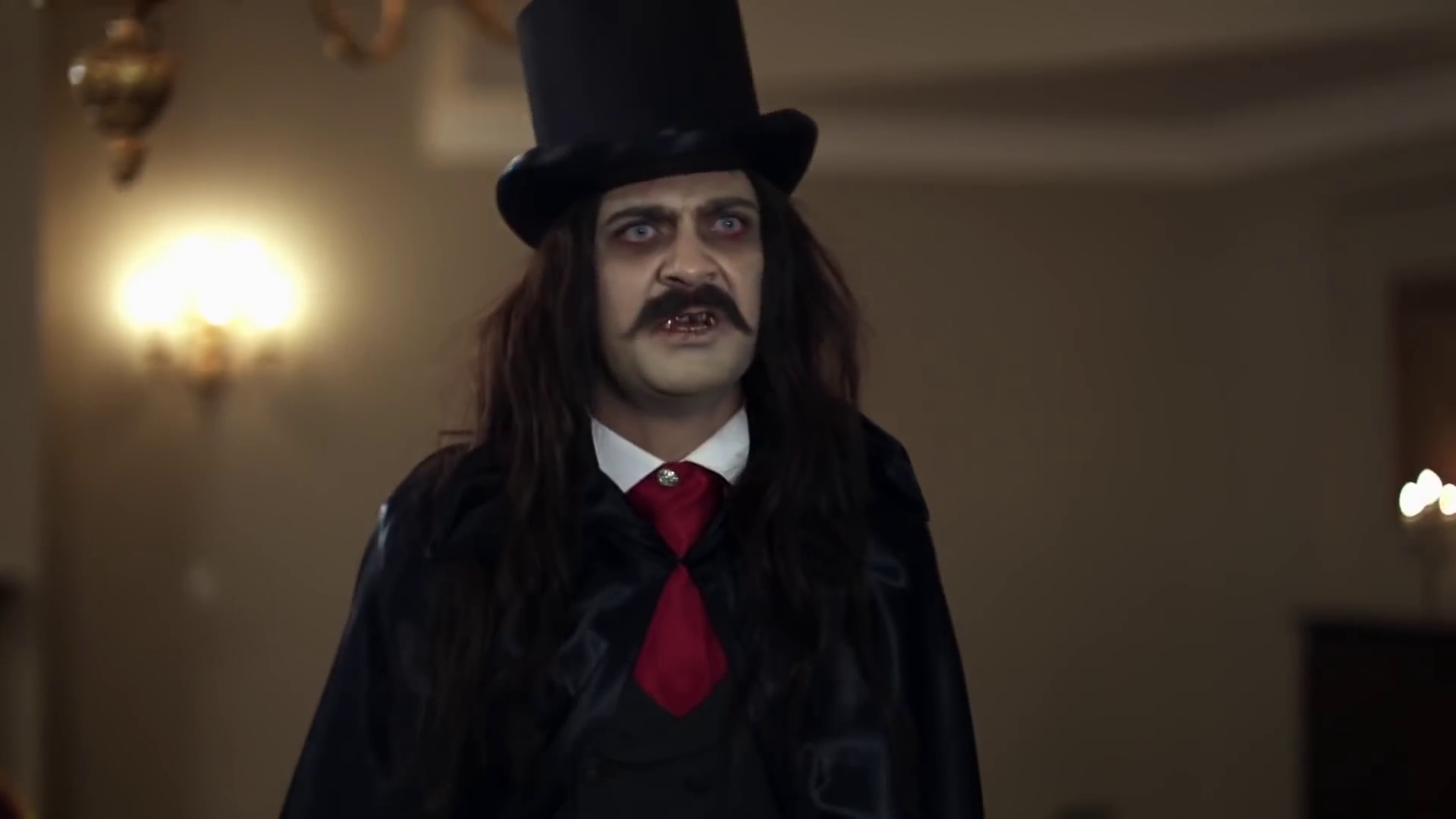 53 Kutsal Damacana Dracoola (8) | The Kim Newman Web Site